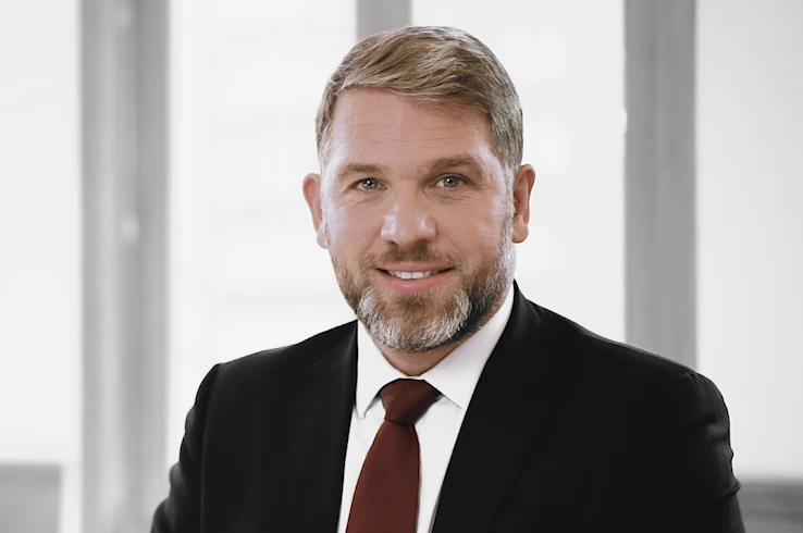 Kapellmann: Prof. Dr. Robin van der Hout, LL.M.